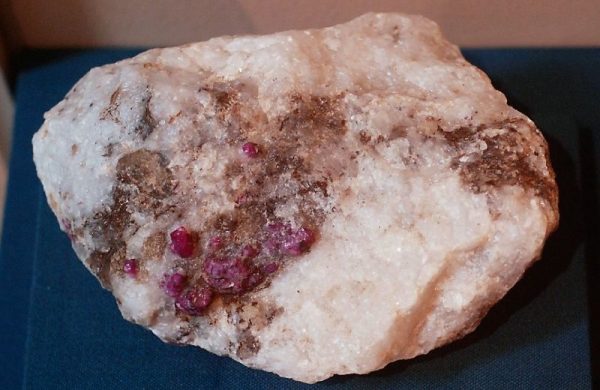 Alunita | Qué es, características, formación, propiedades, usos ...