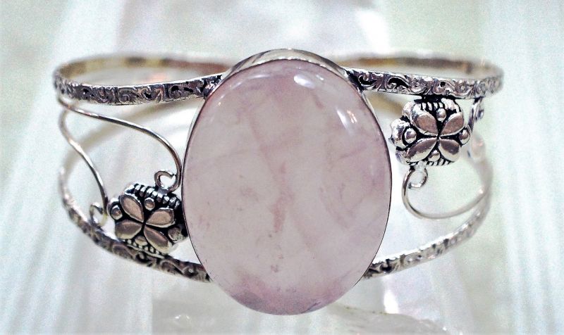 Cuarzo rosa | Origen, yacimientos, propiedades físicas y químicas, usos