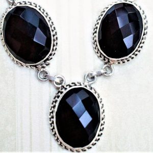 Azabache | Características, usos, yacimientos, curiosidades, cuidados