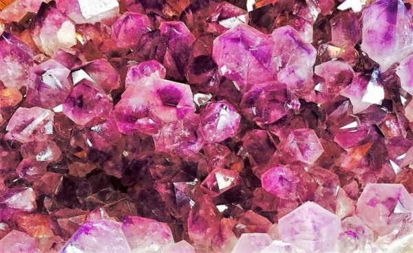 Corindón | Qué es, origen, propiedades, colores, usos, formación ...